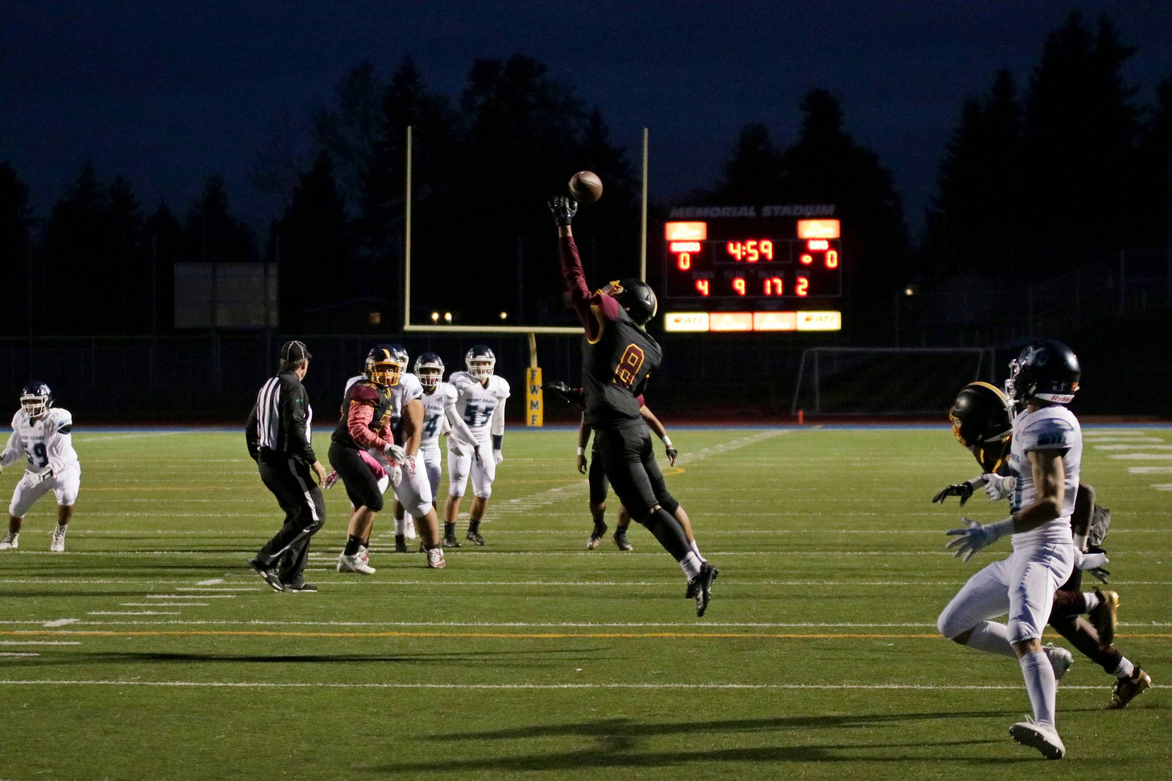 Rams hold off Raiders | Westside Seattle